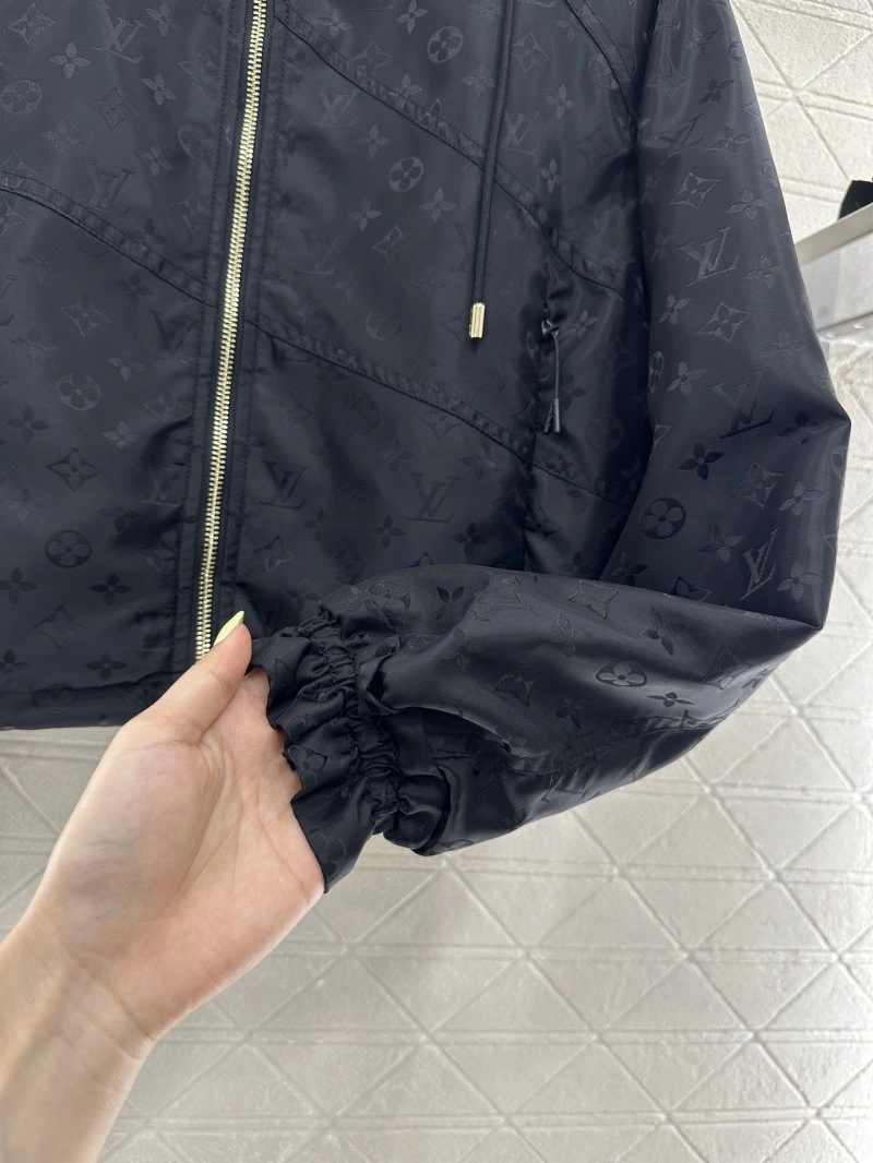 Top mirror Louis Vuitton Outwear