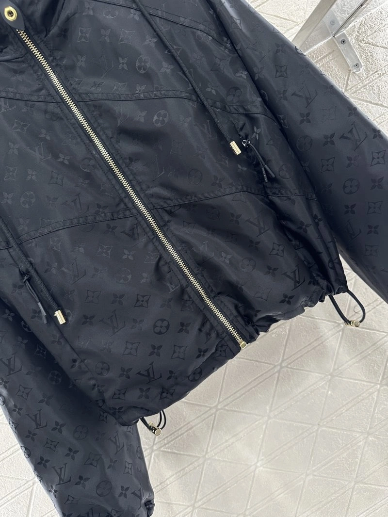 Top mirror Louis Vuitton Outwear