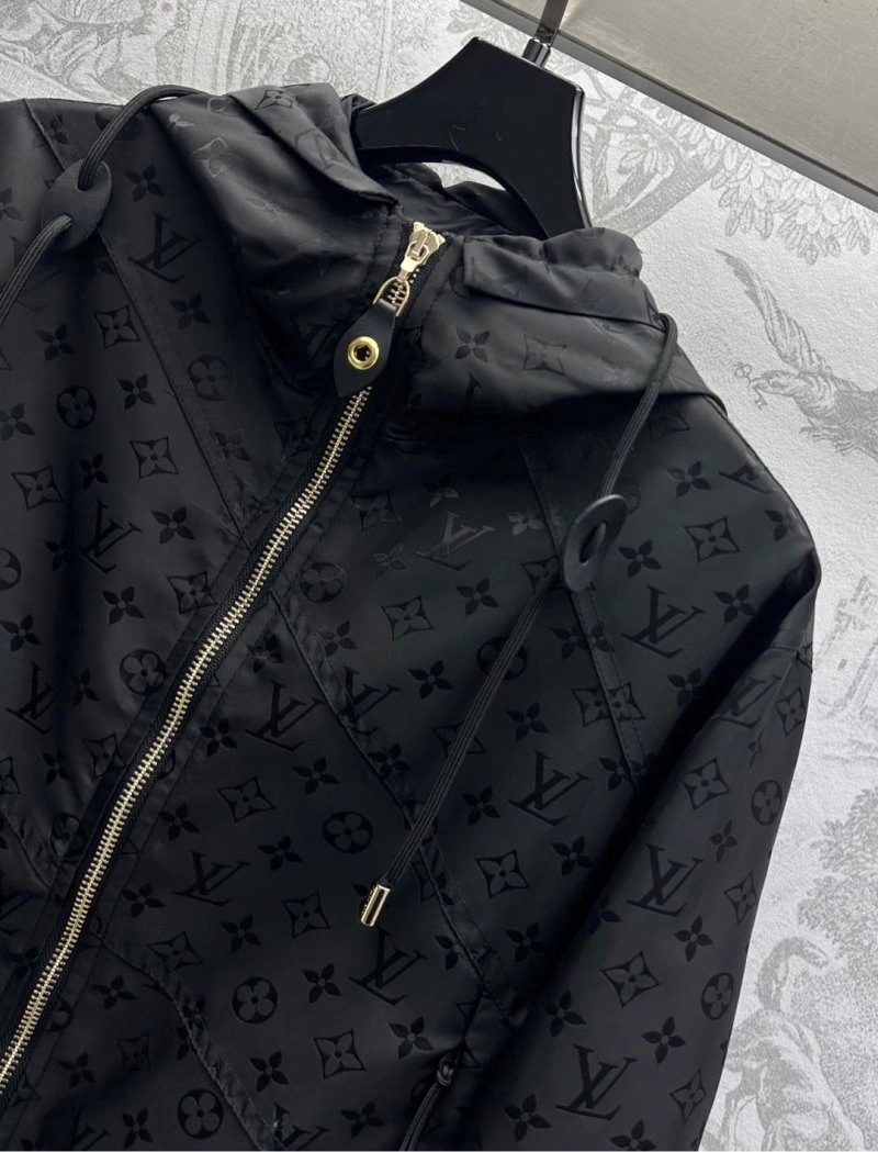 Bargain Louis Vuitton Outwear