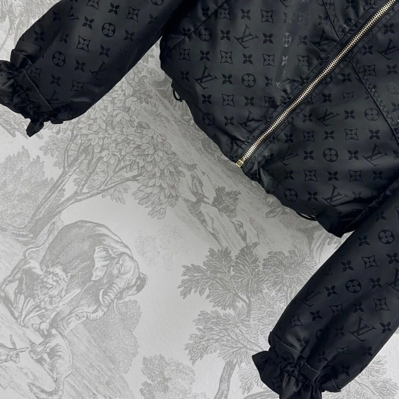 Bargain Louis Vuitton Outwear