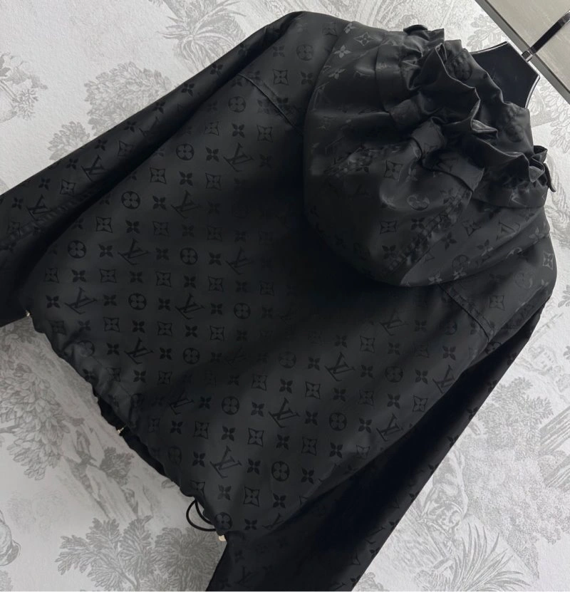 Bargain Louis Vuitton Outwear