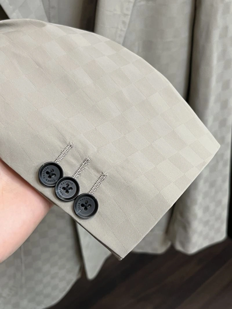 Real Louis Vuitton Outwear