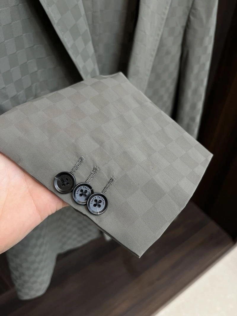 Legit Louis Vuitton Outwear