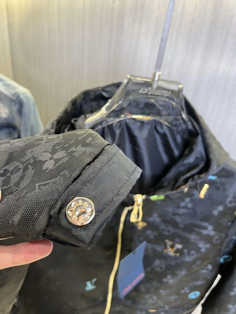 Top mirror Louis Vuitton Outwear