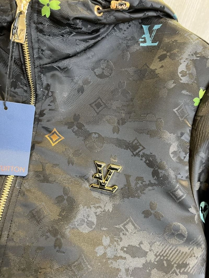 Top mirror Louis Vuitton Outwear
