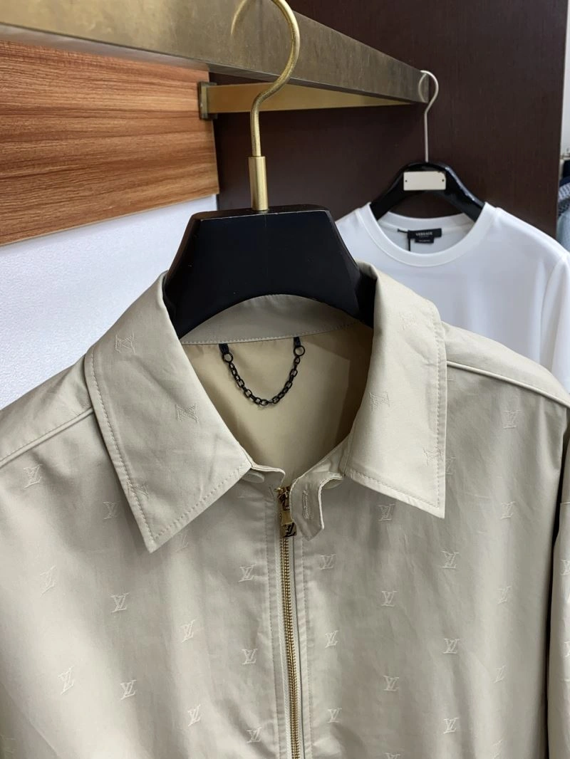 Accurate model Louis Vuitton Outwear