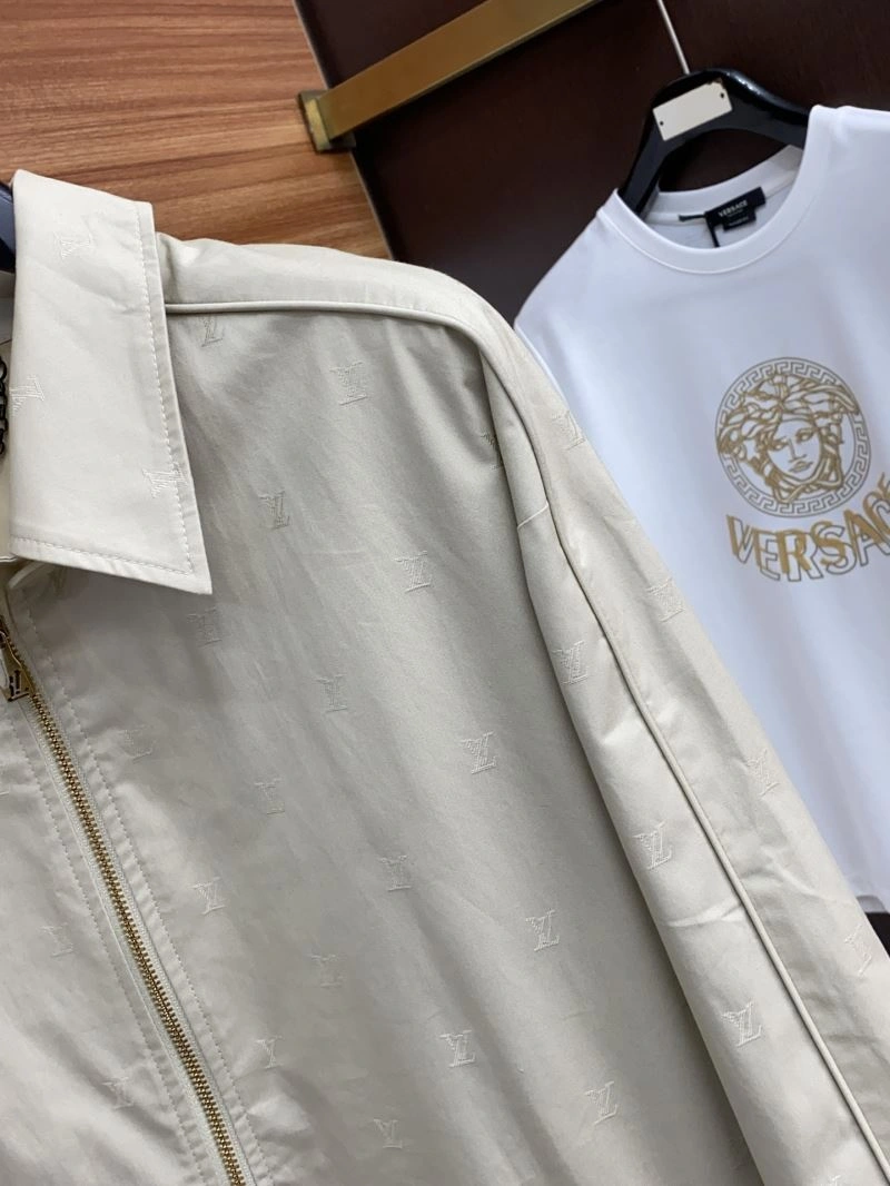 Accurate model Louis Vuitton Outwear