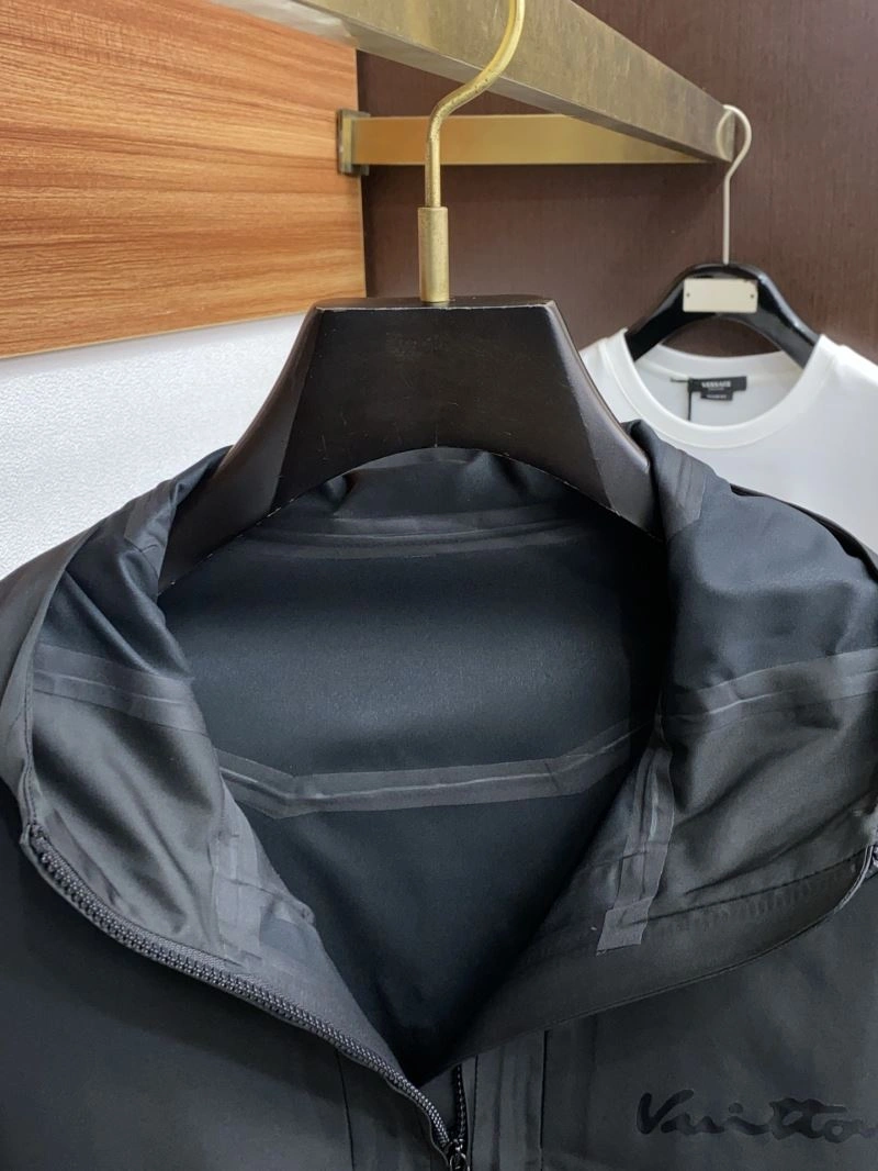 Official Louis Vuitton Outwear