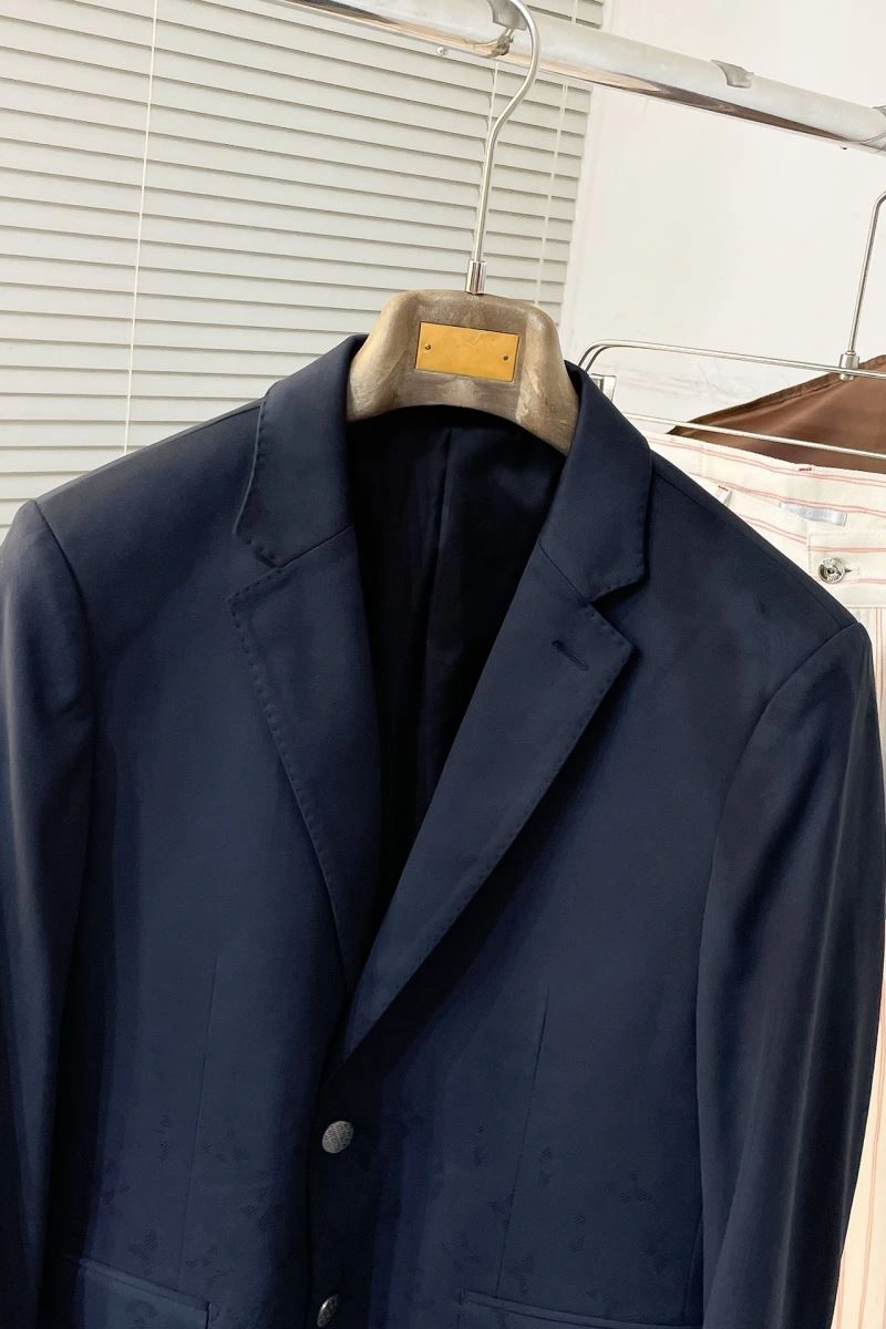 Legit Louis Vuitton Outwear