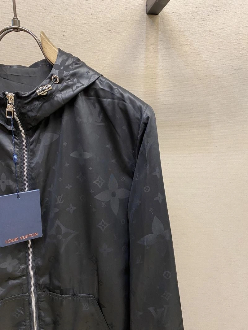 Top mirror Louis Vuitton Outwear