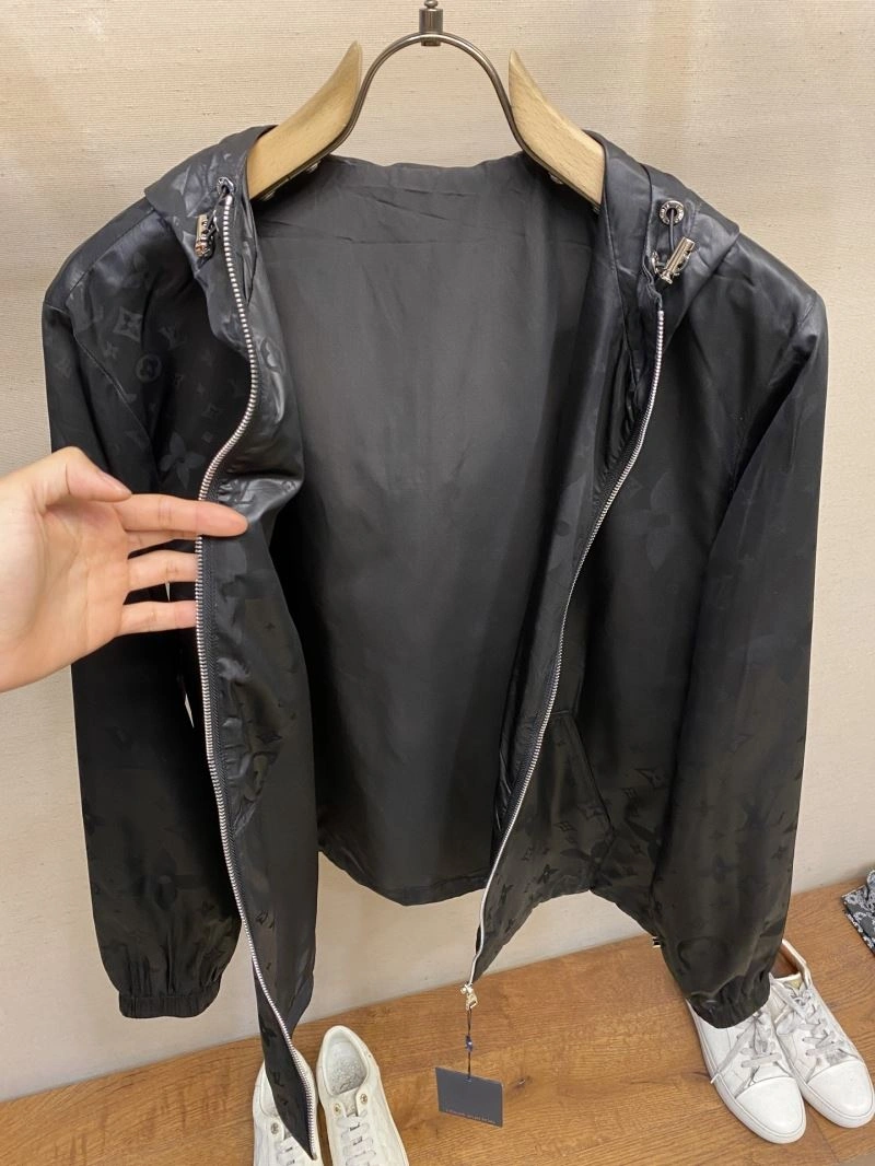 Top mirror Louis Vuitton Outwear