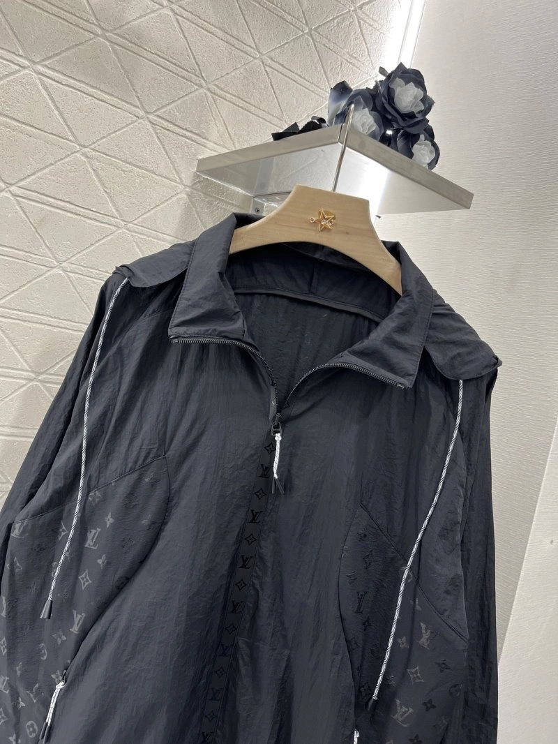 Official Louis Vuitton Outwear