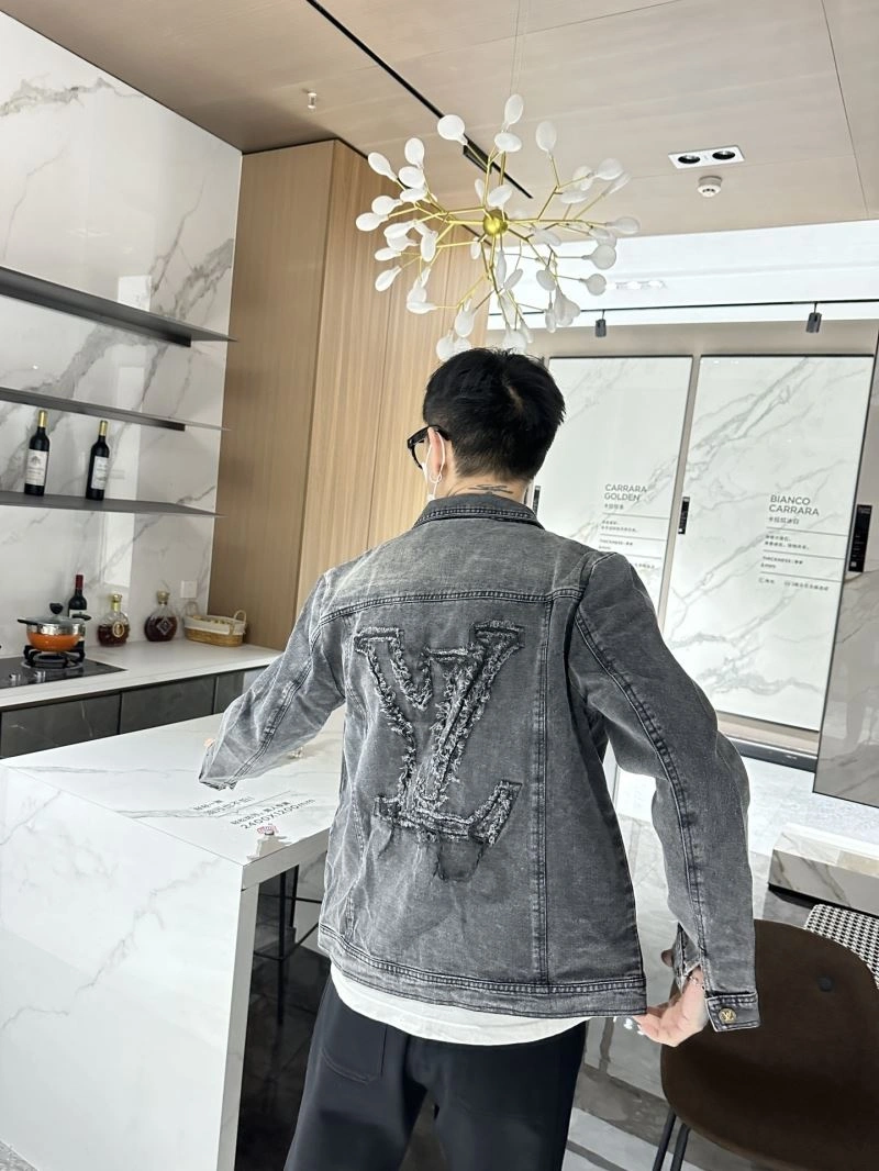 Top mirror Louis Vuitton Outwear
