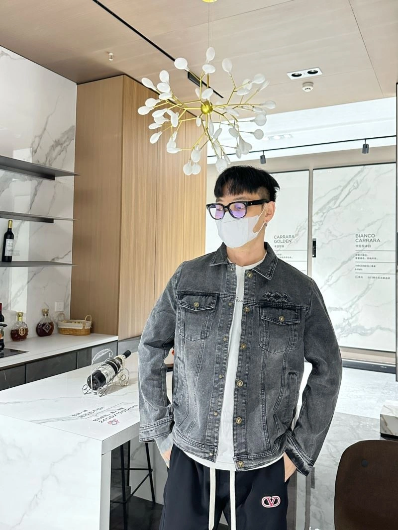 Top mirror Louis Vuitton Outwear