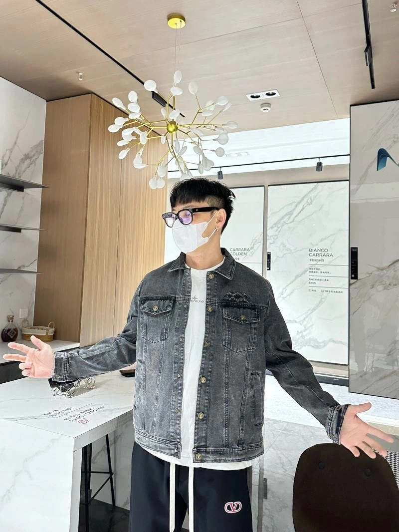 Top mirror Louis Vuitton Outwear