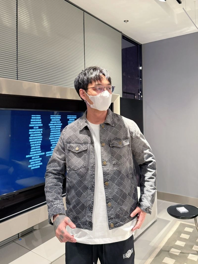 Low-cost Louis Vuitton Outwear