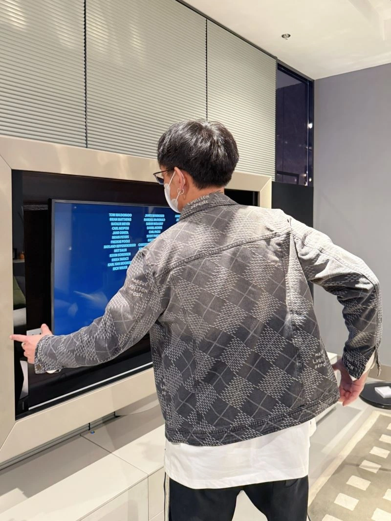 Low-cost Louis Vuitton Outwear