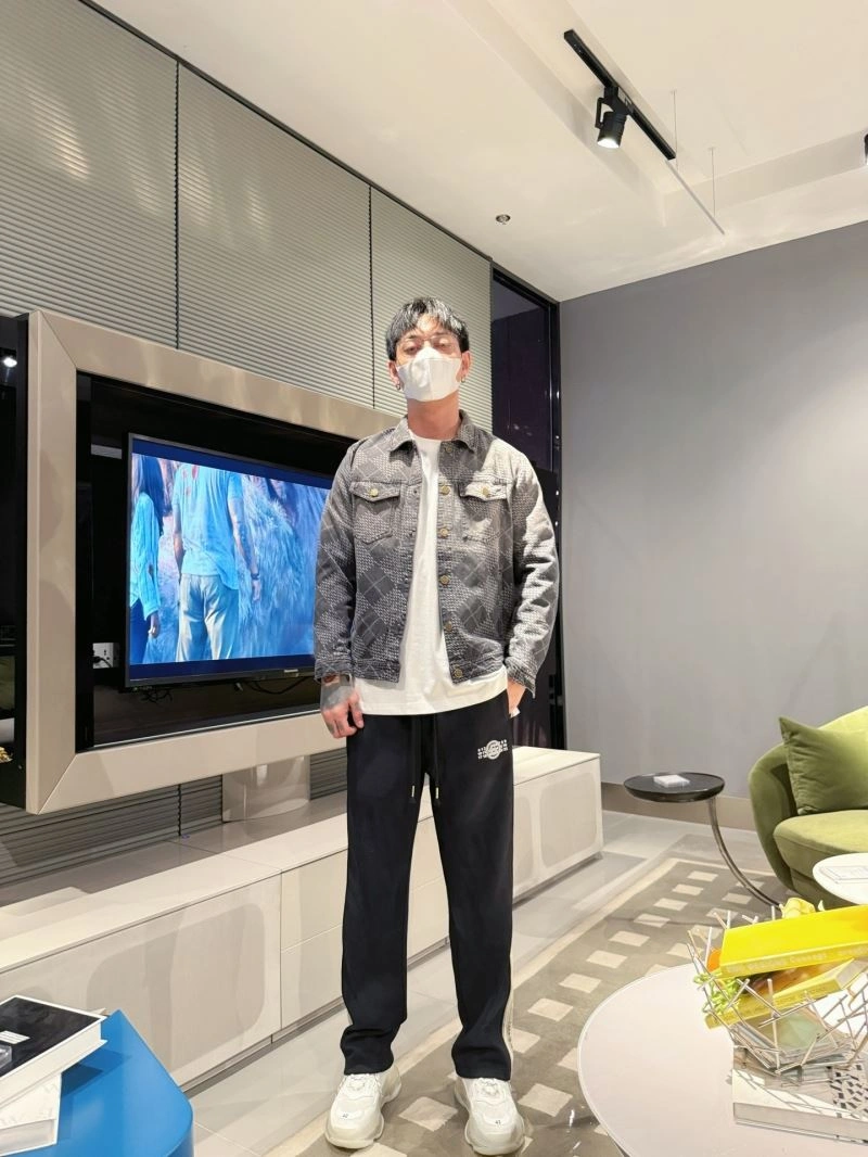 Low-cost Louis Vuitton Outwear