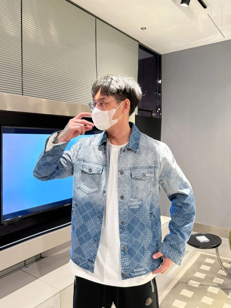 Top mirror Louis Vuitton Outwear