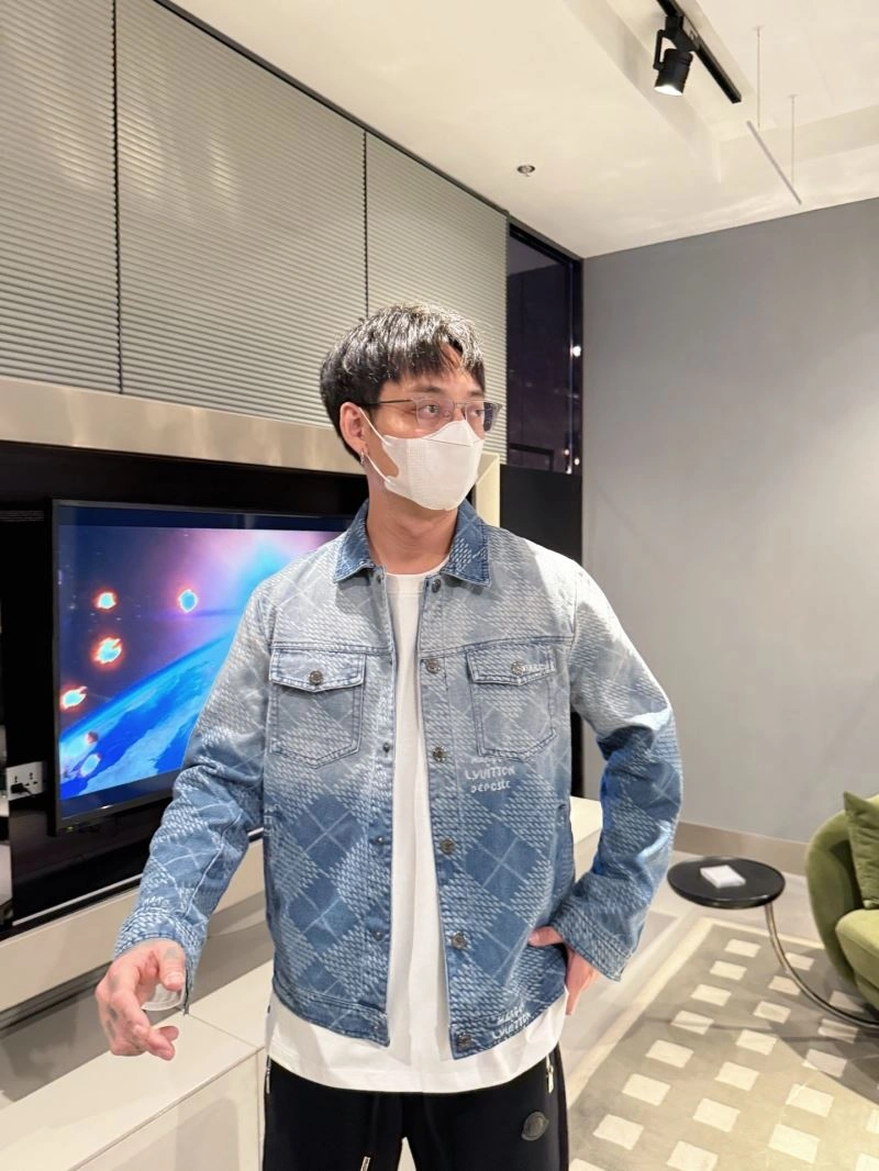Top mirror Louis Vuitton Outwear