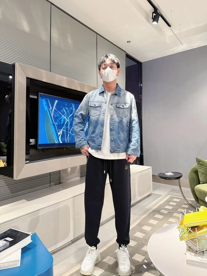 Top mirror Louis Vuitton Outwear