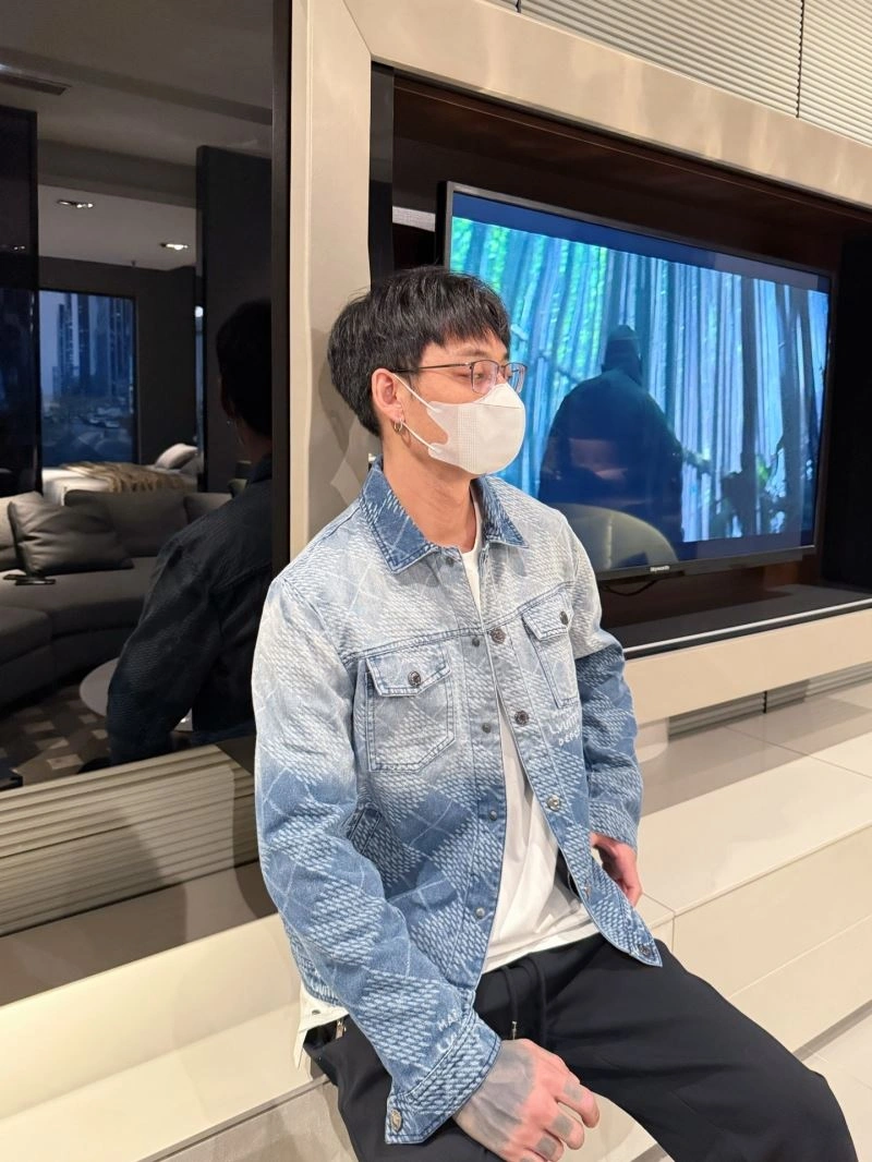 Top mirror Louis Vuitton Outwear