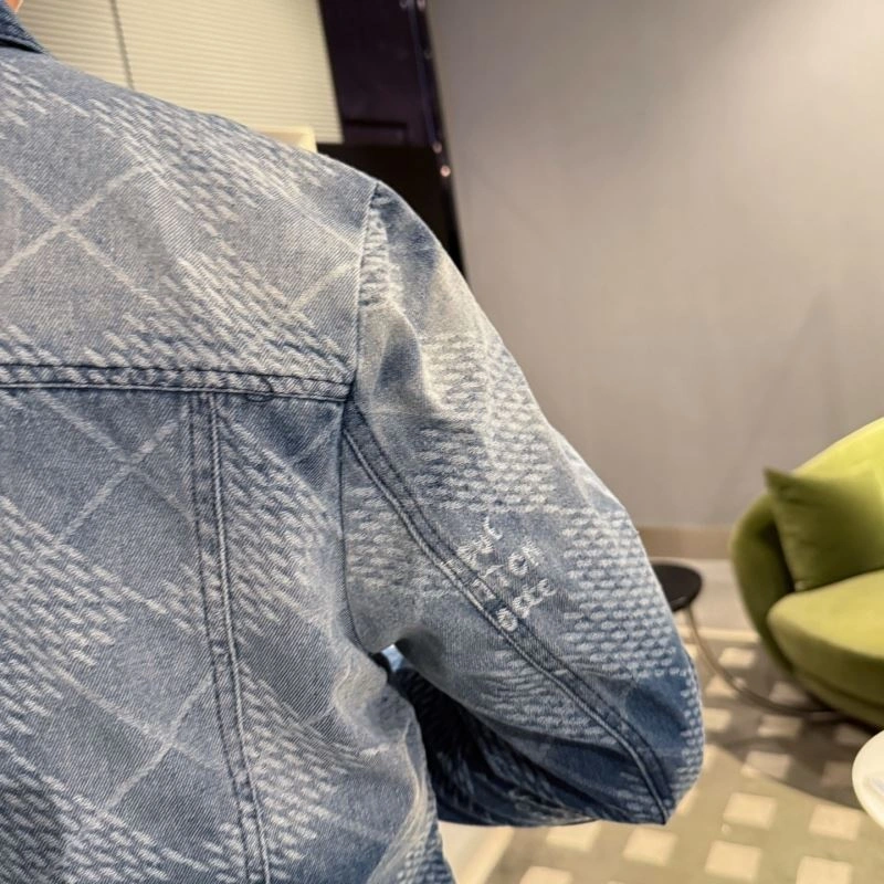 Top mirror Louis Vuitton Outwear