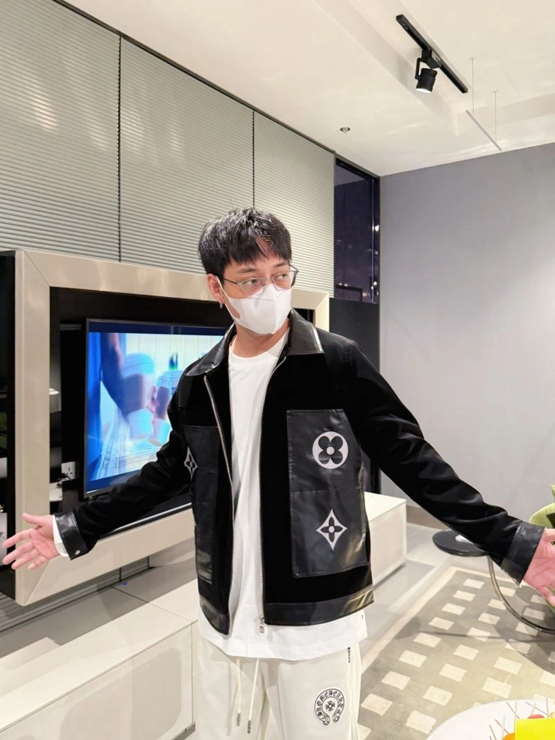 Official Louis Vuitton Outwear