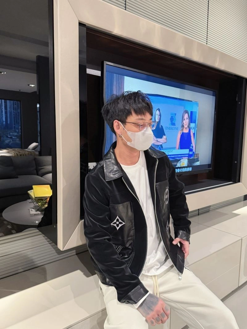 Official Louis Vuitton Outwear
