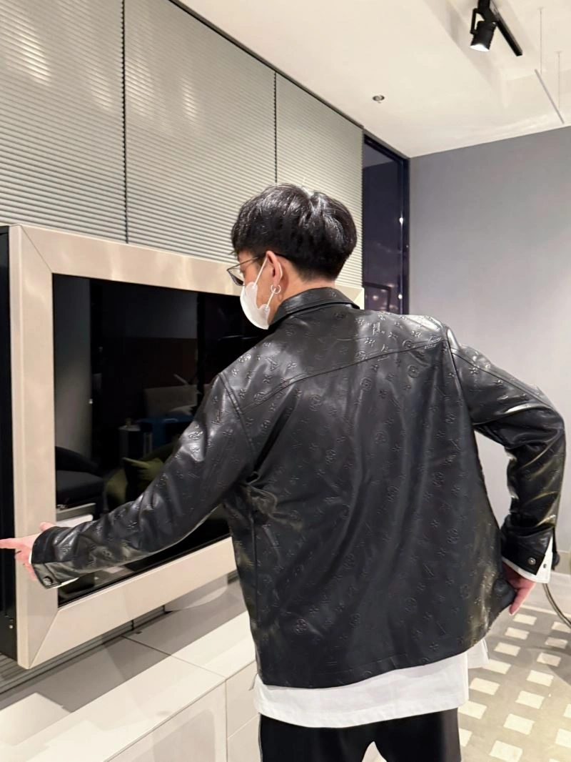 Official Louis Vuitton Outwear