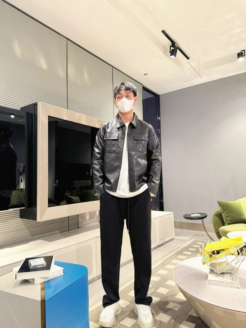Official Louis Vuitton Outwear