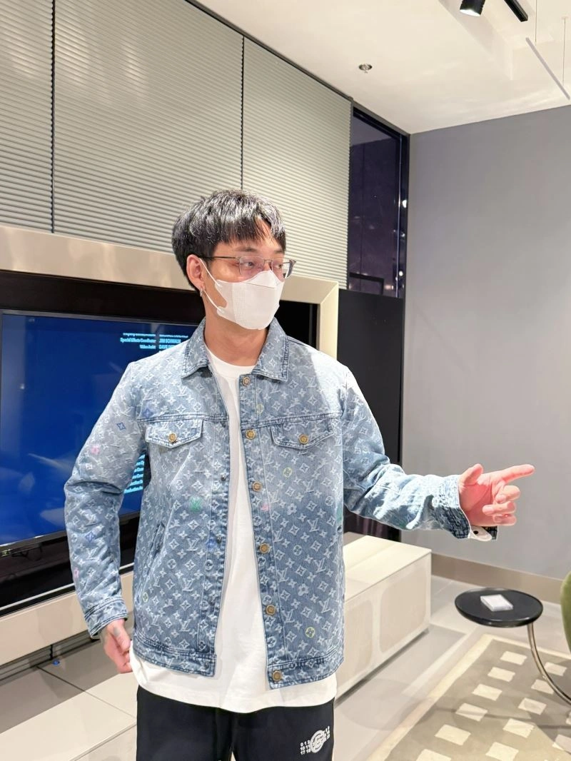 Official Louis Vuitton Outwear