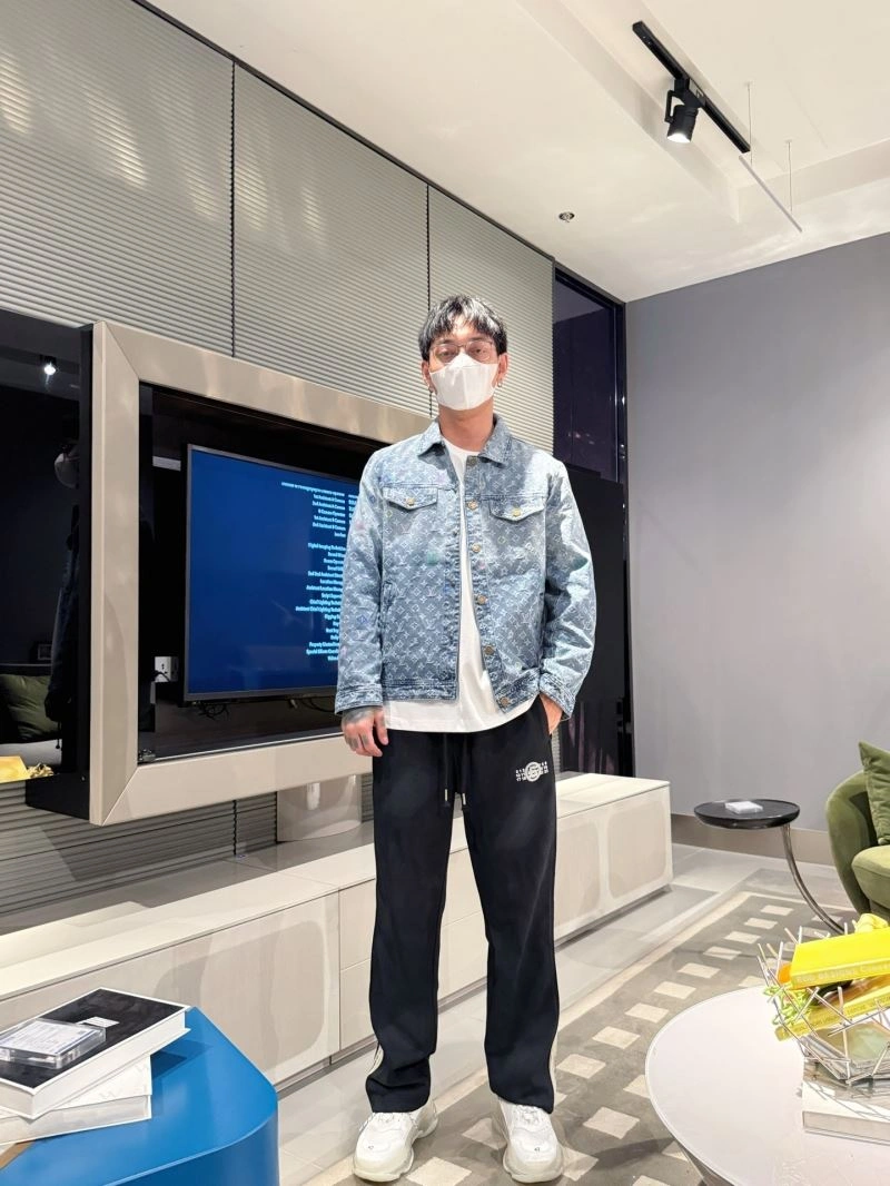 Official Louis Vuitton Outwear