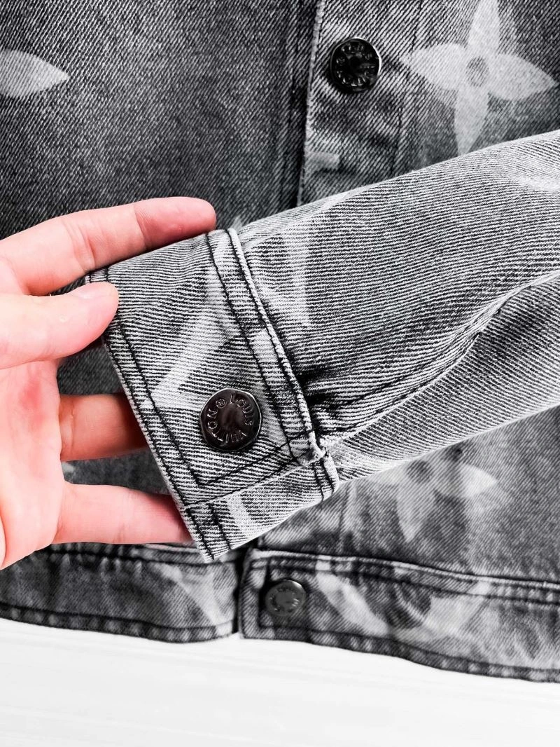 Exact replica Louis Vuitton Outwear