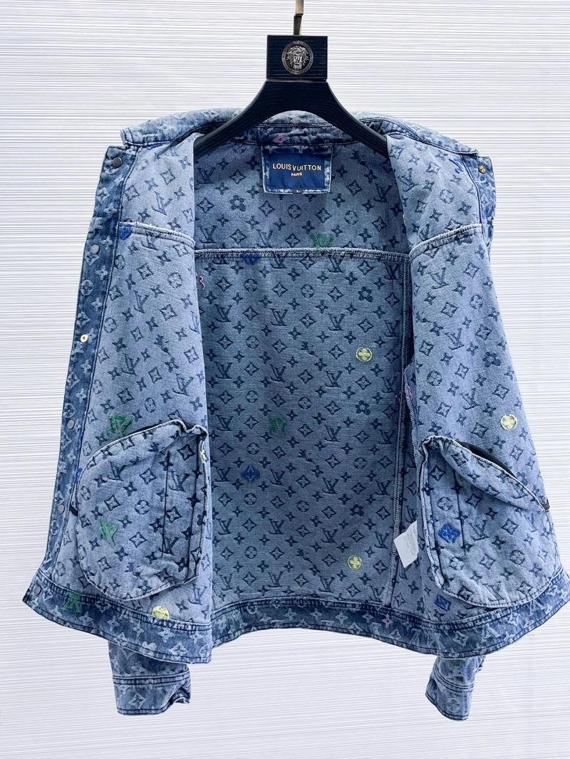 Accurate model Louis Vuitton Outwear