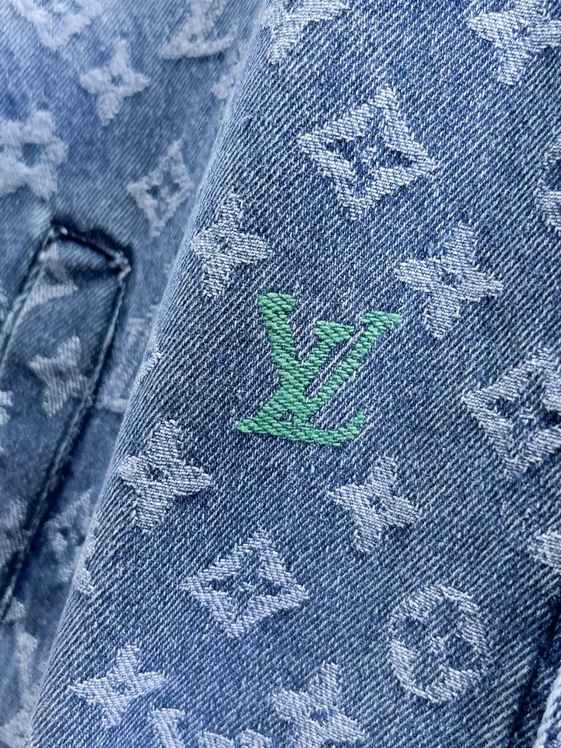 Accurate model Louis Vuitton Outwear