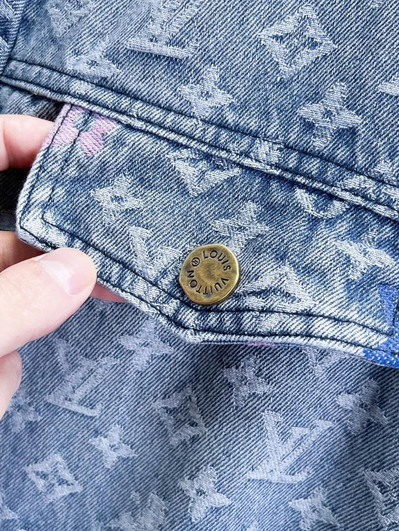 Accurate model Louis Vuitton Outwear