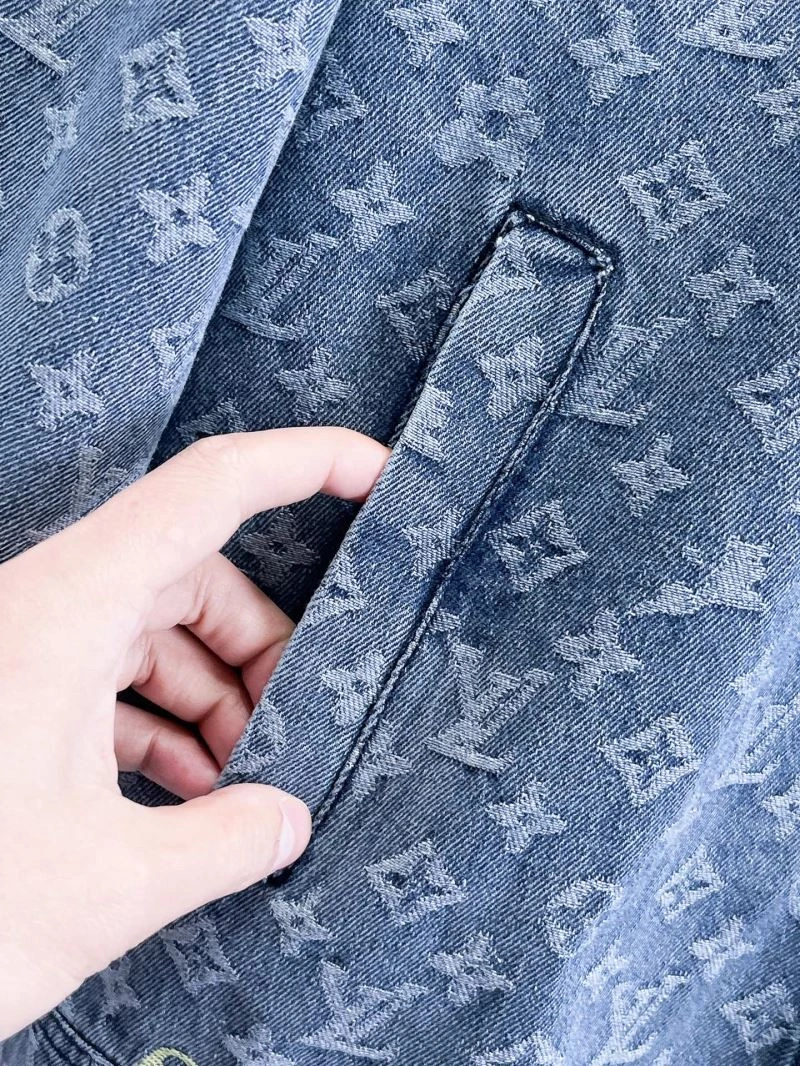Accurate model Louis Vuitton Outwear