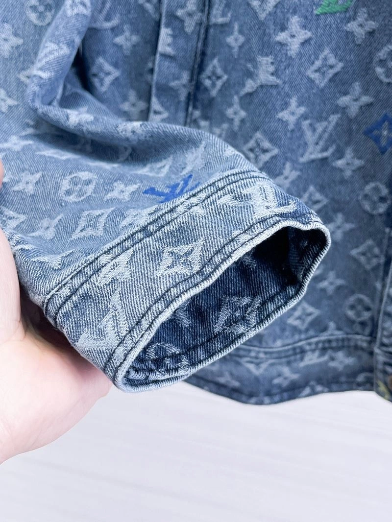 Accurate model Louis Vuitton Outwear