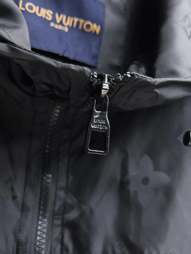 Top mirror Louis Vuitton Outwear