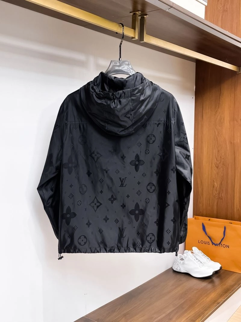 Top mirror Louis Vuitton Outwear