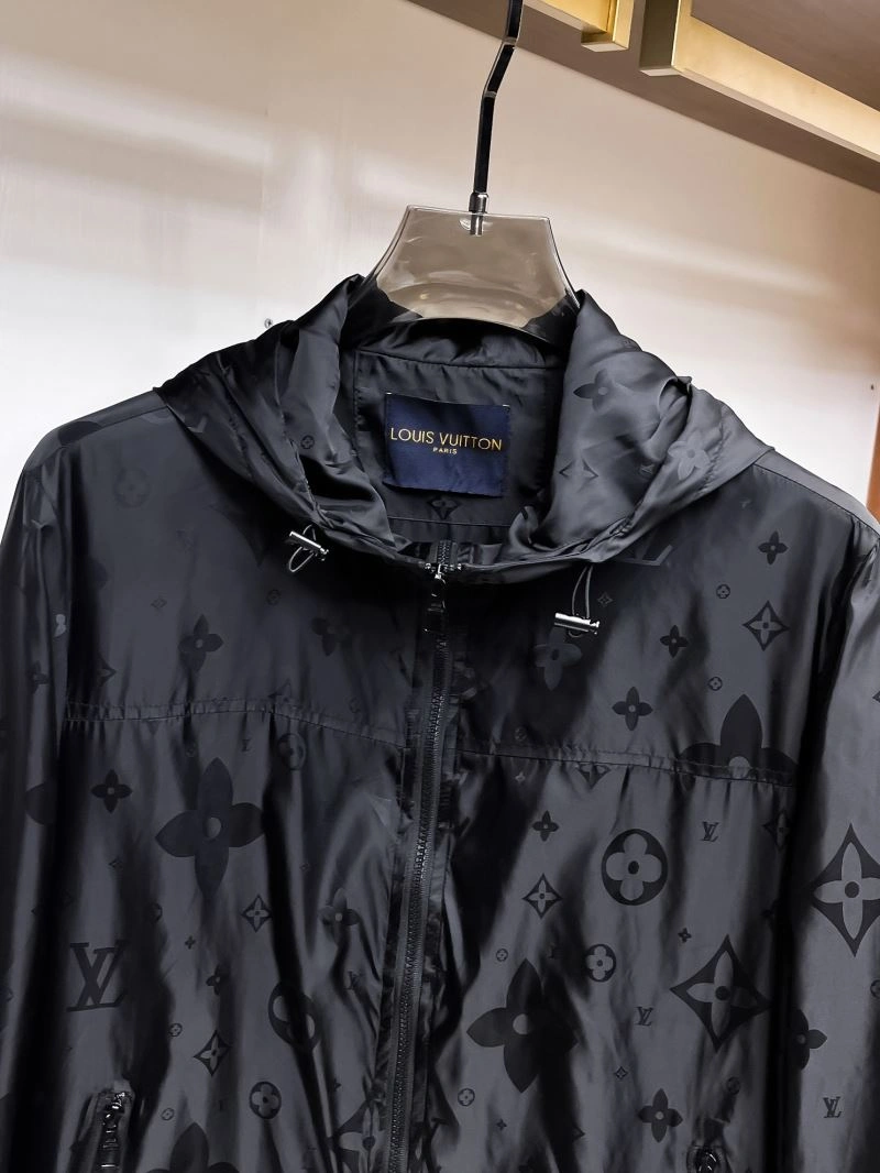 Top mirror Louis Vuitton Outwear
