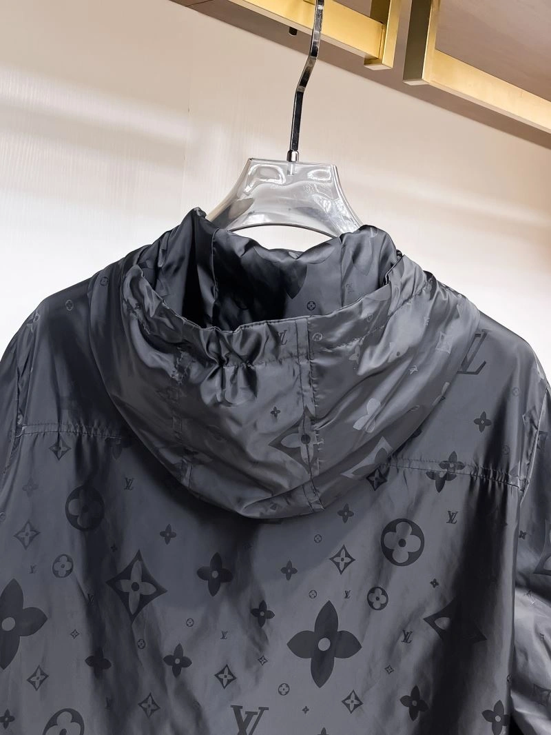 Top mirror Louis Vuitton Outwear