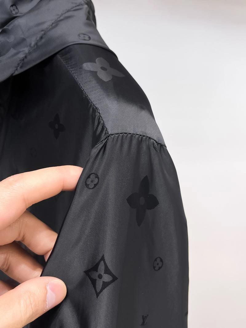 Top mirror Louis Vuitton Outwear