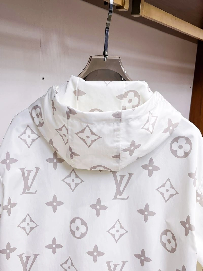 Top mirror Louis Vuitton Outwear