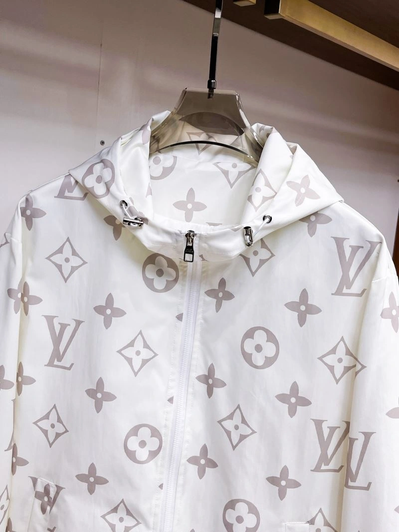Top mirror Louis Vuitton Outwear