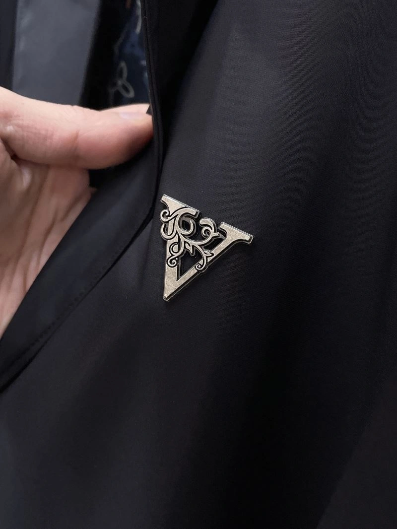 Top mirror Louis Vuitton Outwear