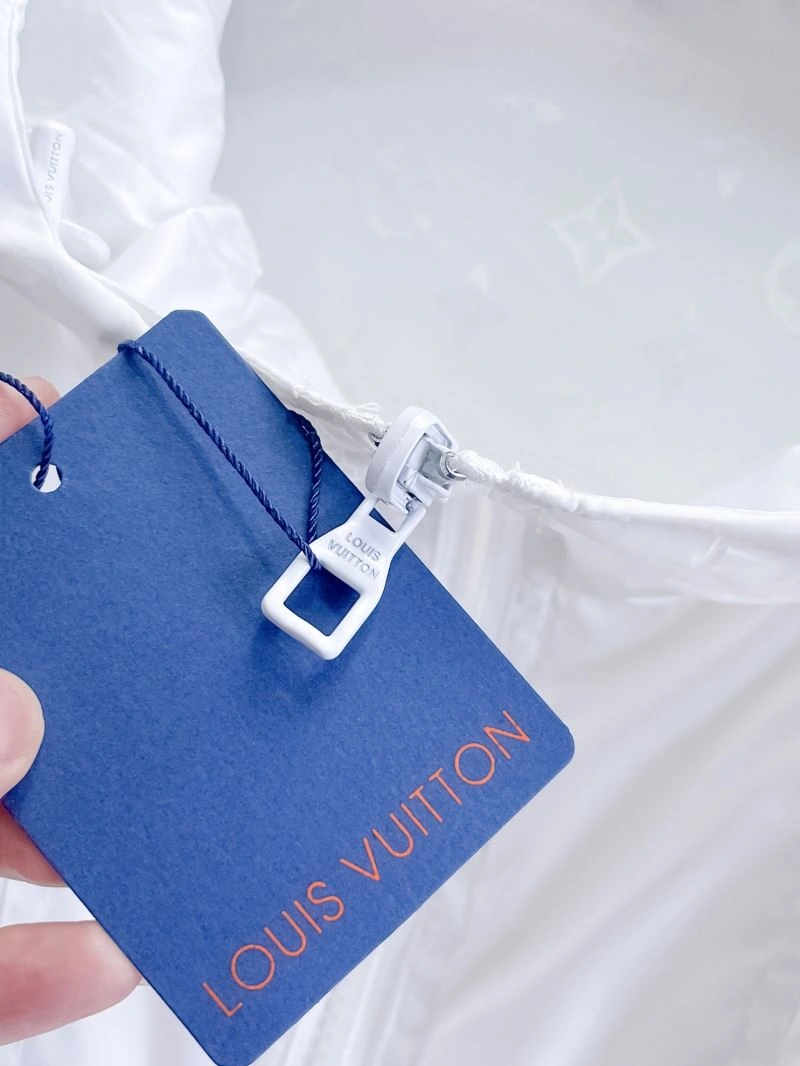 Accurate model Louis Vuitton Outwear