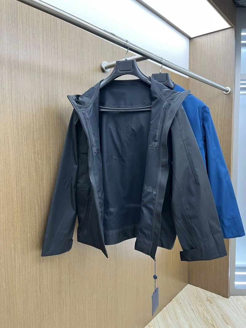 Official Louis Vuitton Outwear