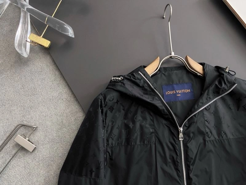Top match Louis Vuitton Outwear